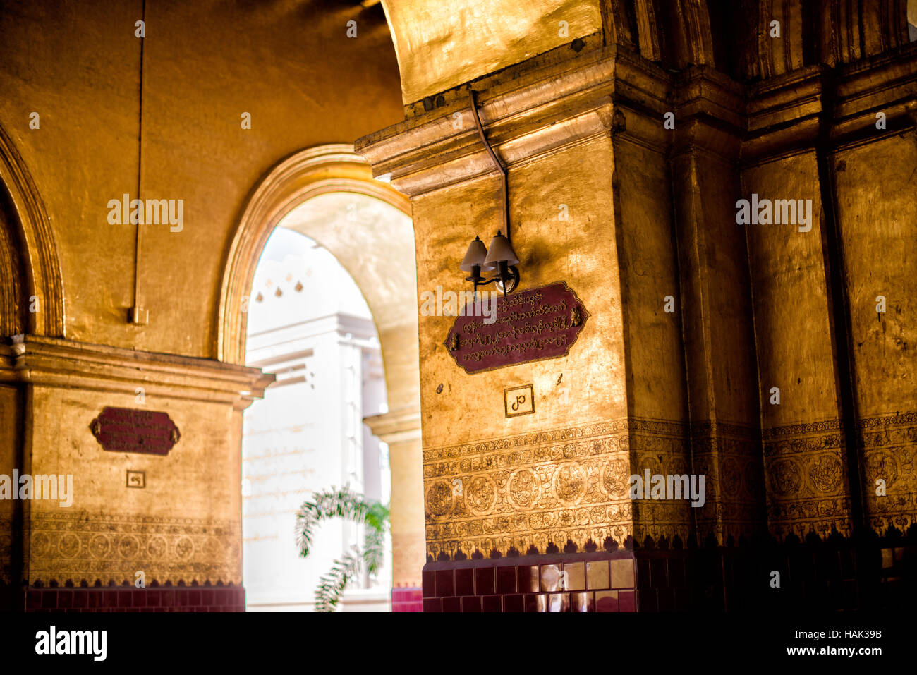 Mahamuni Buddha Temple Architecture Mandalay Myanmar // MANDALAY ...