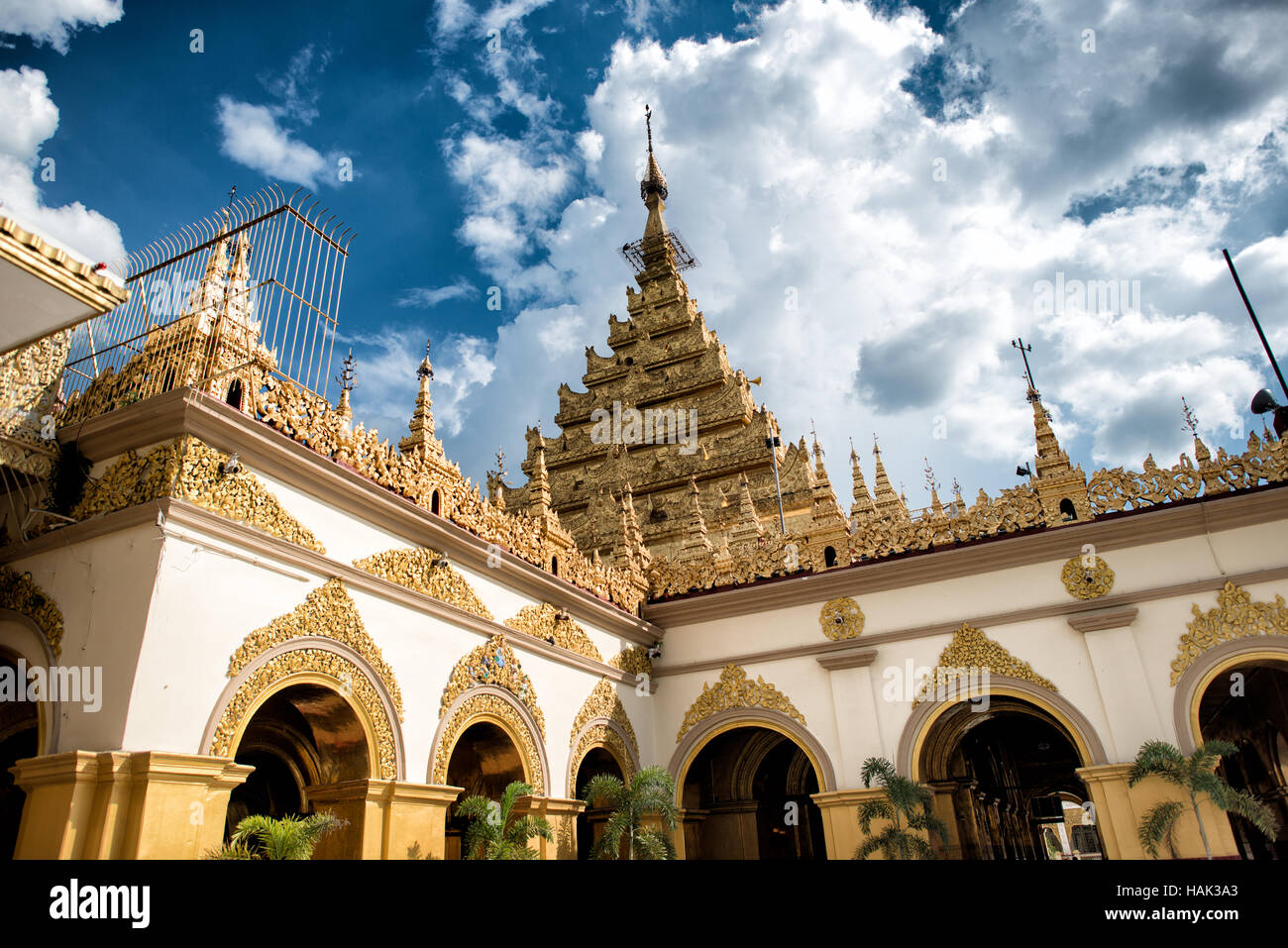 Mahamuni Buddha Temple Courtyard Architecture Mandalay Myanmar ...