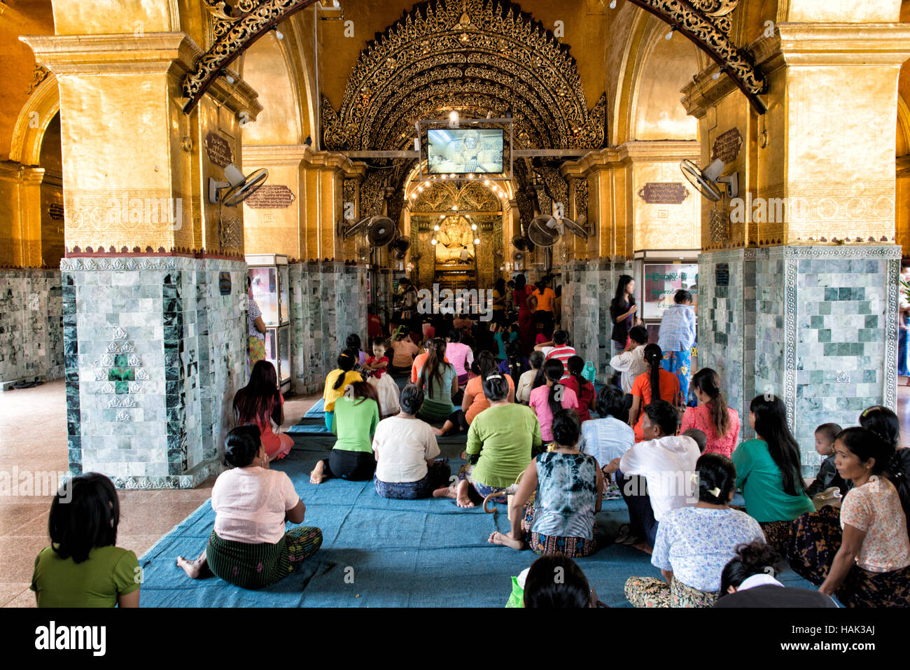 Sanctum with gold leaf hi-res stock photography and images - Alamy