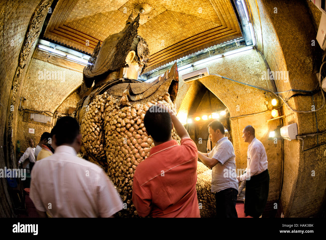 Mahamuni buddha temple gold hi-res stock photography and images - Alamy