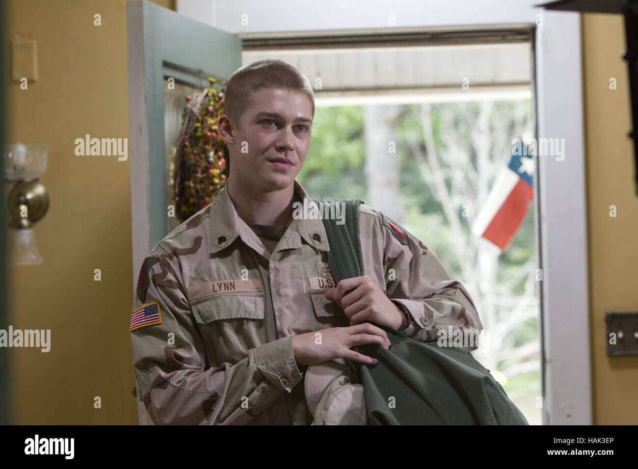 BILLY LYNN'S LONG HALFTIME WALK (2016) JOE ALWYN ANG LEE (DIR ...