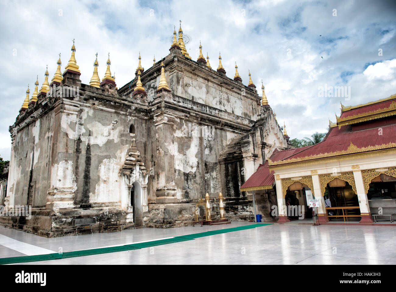 Whitewashed temple hi-res stock photography and images - Alamy