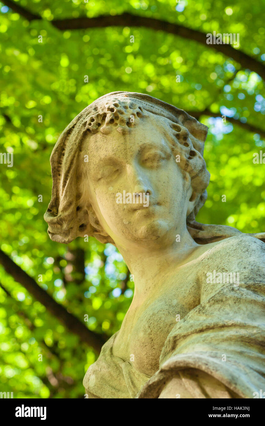 Nymph sculpture hi-res stock photography and images - Alamy