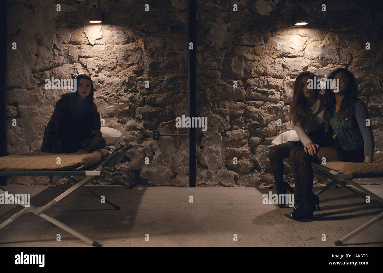 SPLIT (2016) ANYA TAYLOR-JOY HAYLEY LU RICHARDSON JESSICA SULA M NIGHT ...