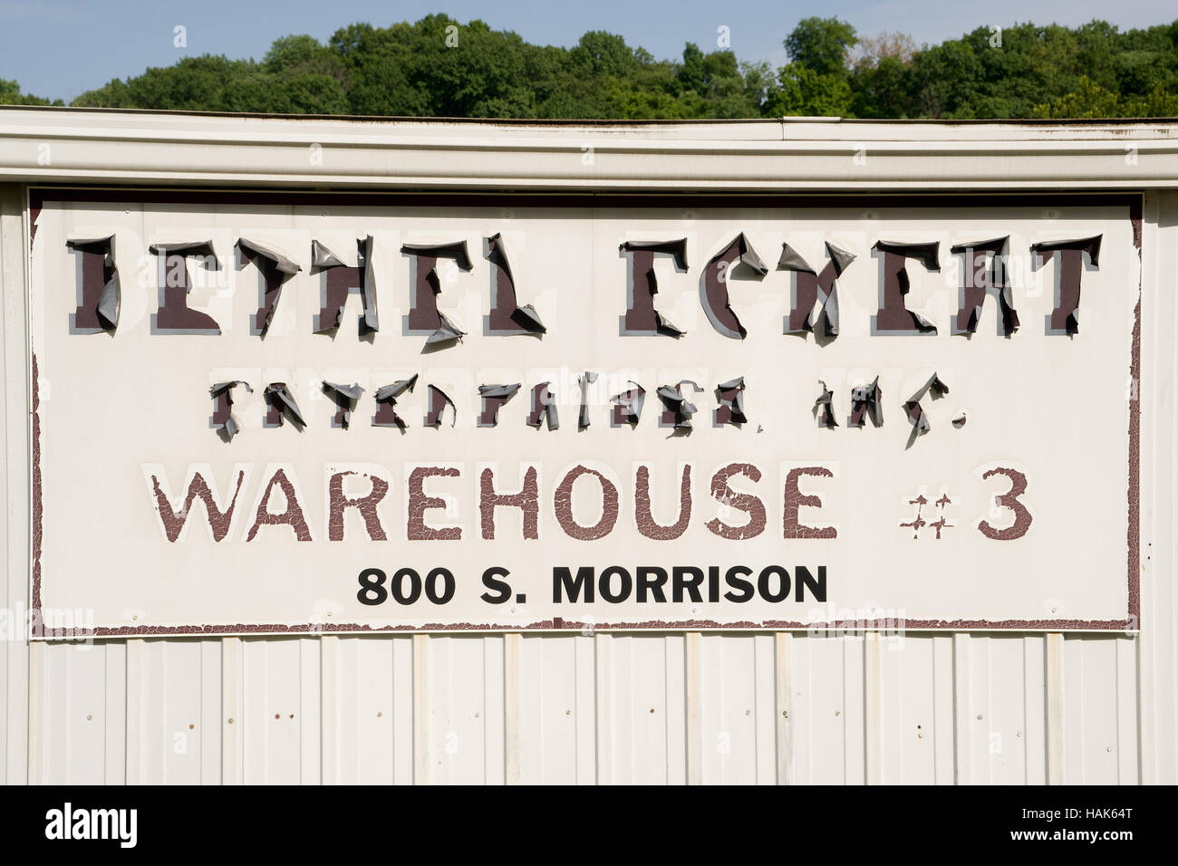 Peeling sign by roadside,Collinsville, Illinois, USA Stock Photo - Alamy