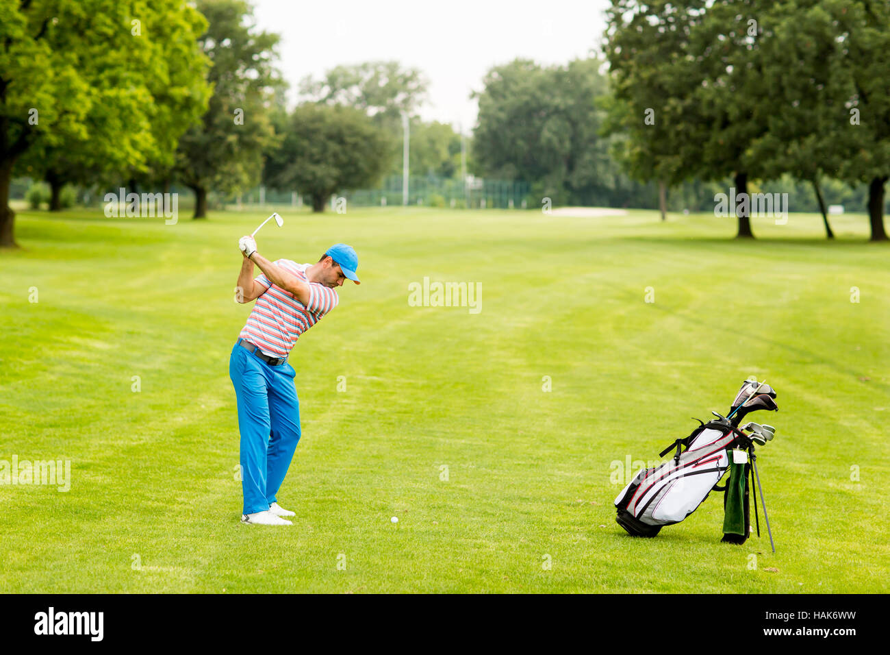 Man playing golf on course hi-res stock photography and images - Alamy