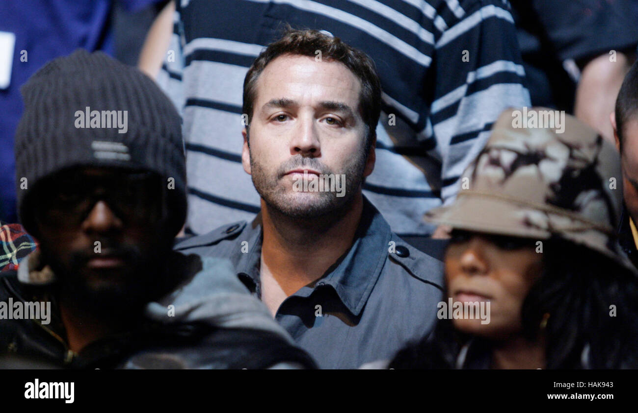 Jeremy Piven at UFC 104 at the Staples Center in Los Angeles ...