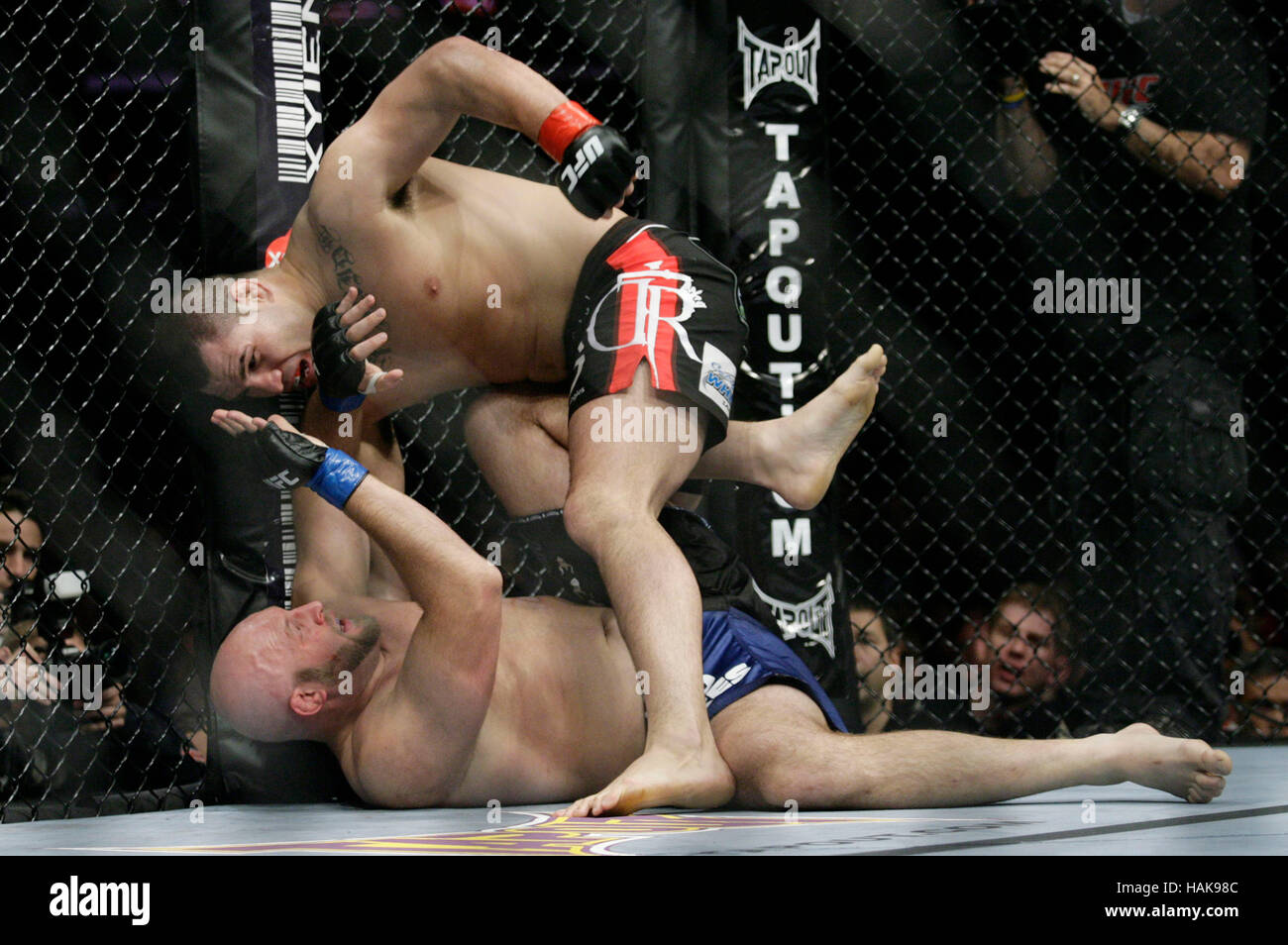 Cain velasquez ufc hi-res stock photography and images - Alamy