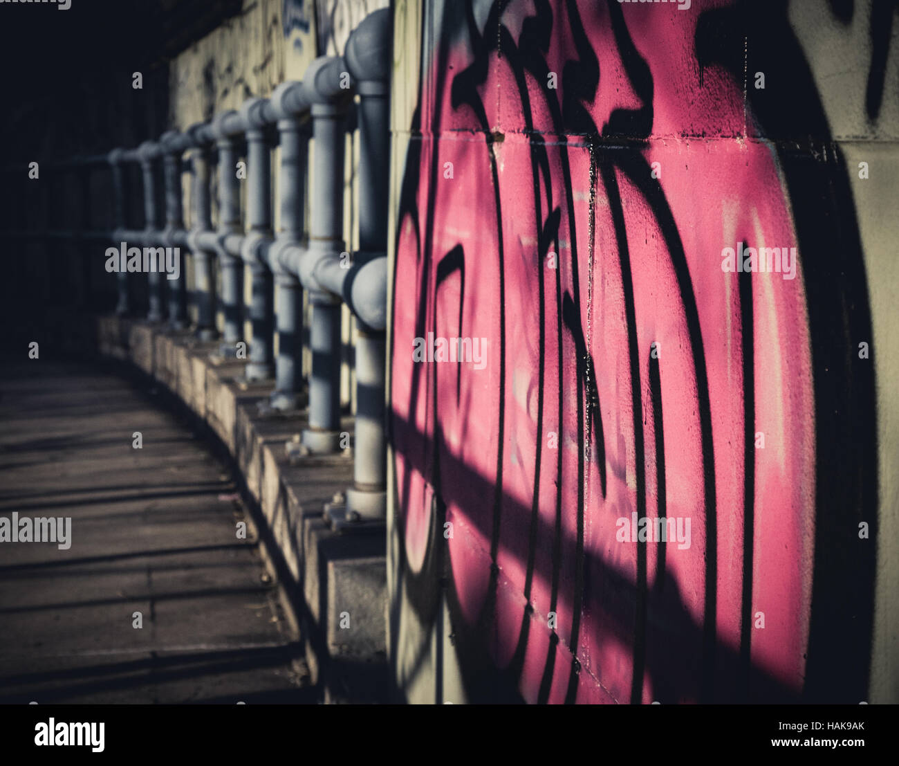 Graffiti on Manhattan Bridge Stock Photo - Alamy