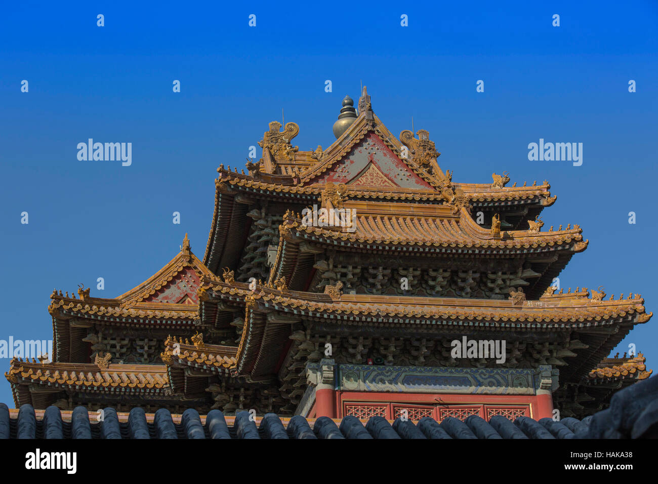 Building corner turret hi-res stock photography and images - Alamy