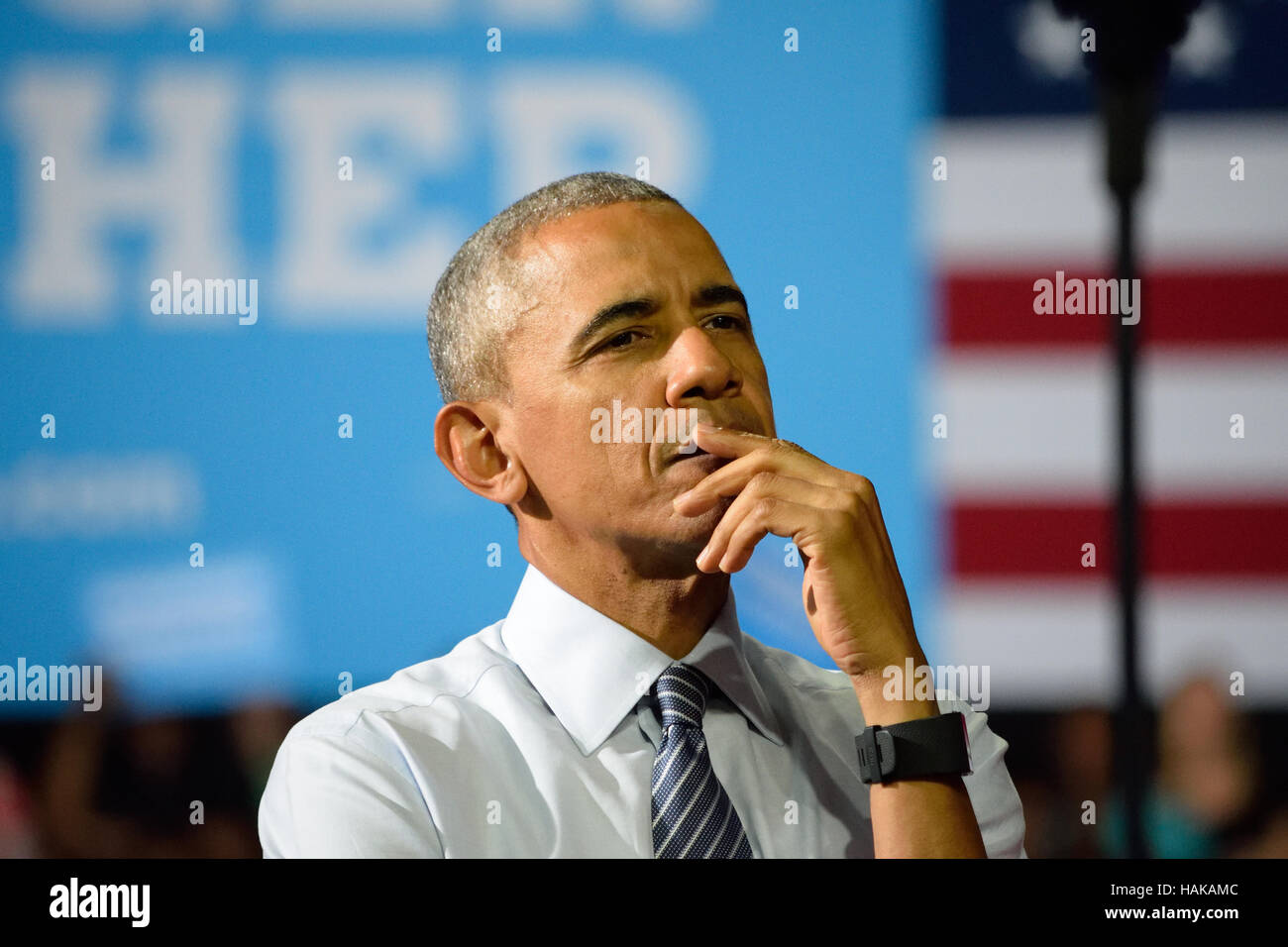 Obama sitting hi-res stock photography and images - Alamy