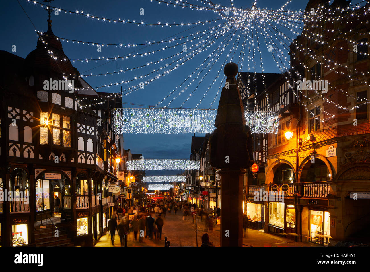 Chester town centre christmas lights cross Town centre busy crowded ...