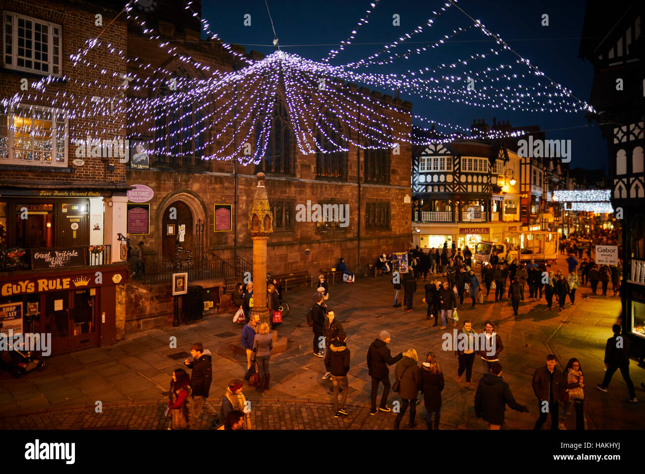 Chester town centre christmas lights cross Town centre busy crowded ...