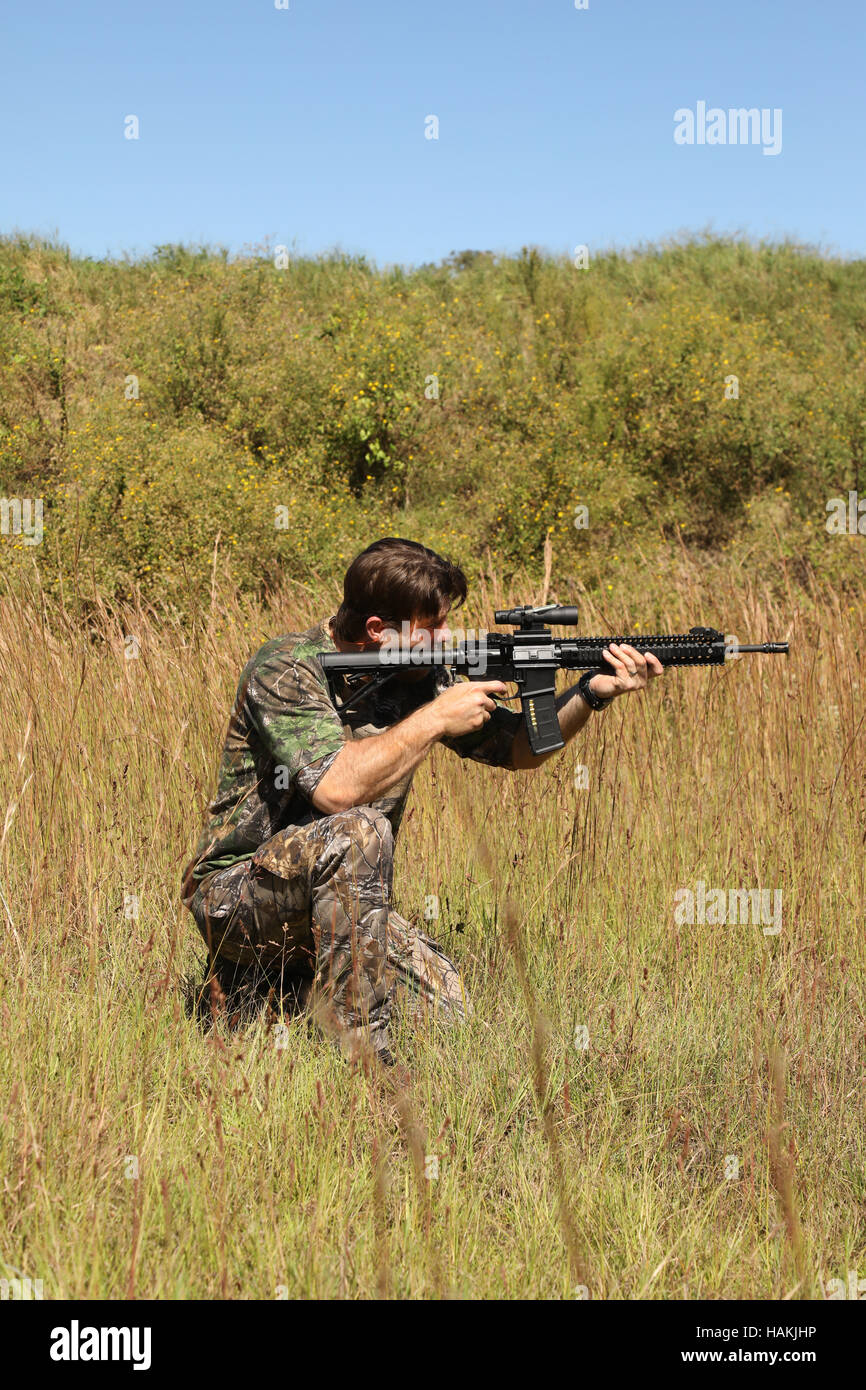 Hunter looking through scope rifle hi-res stock photography and images ...