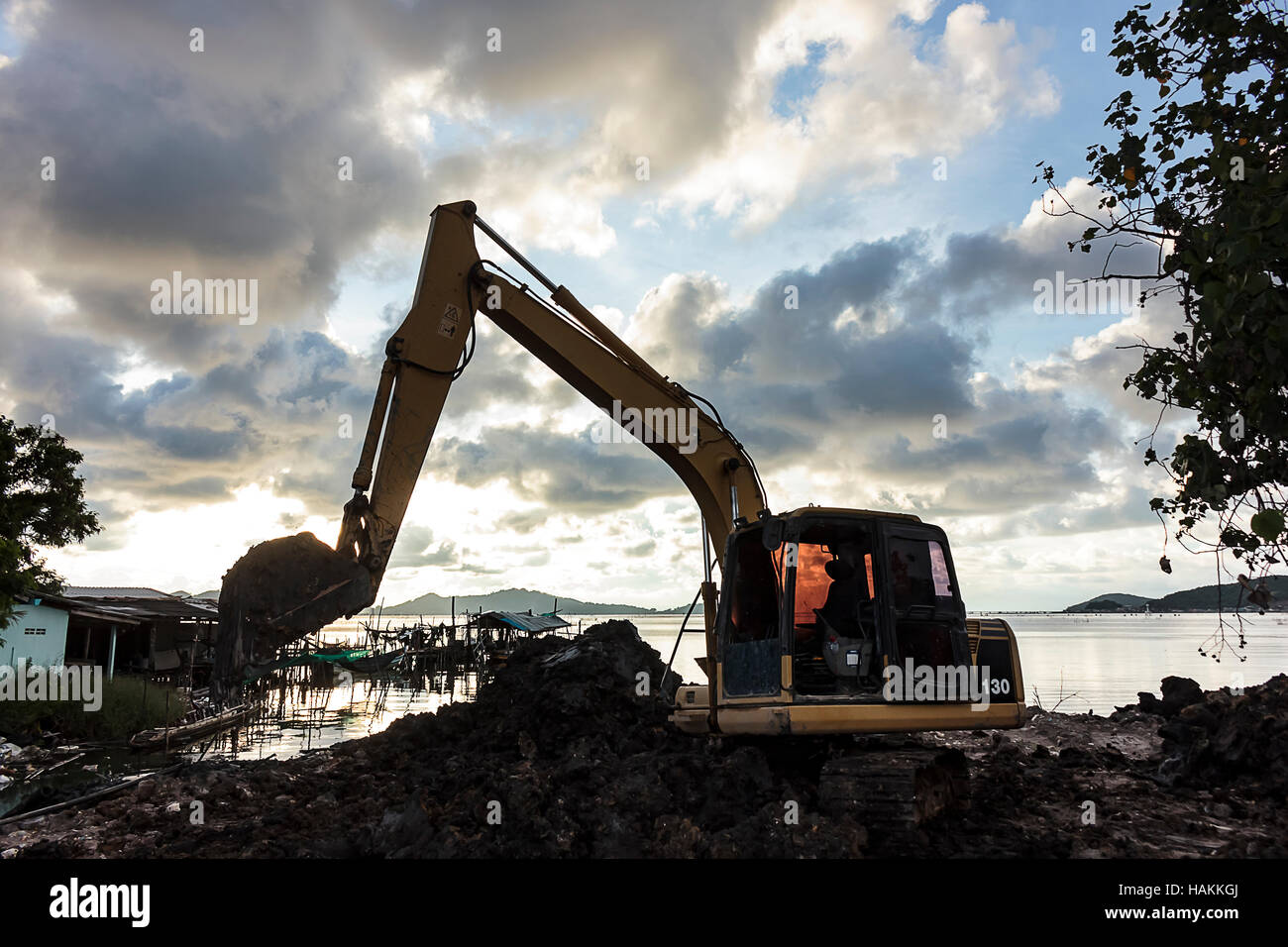 Excavator operator downtime waiting Stock Photo - Alamy