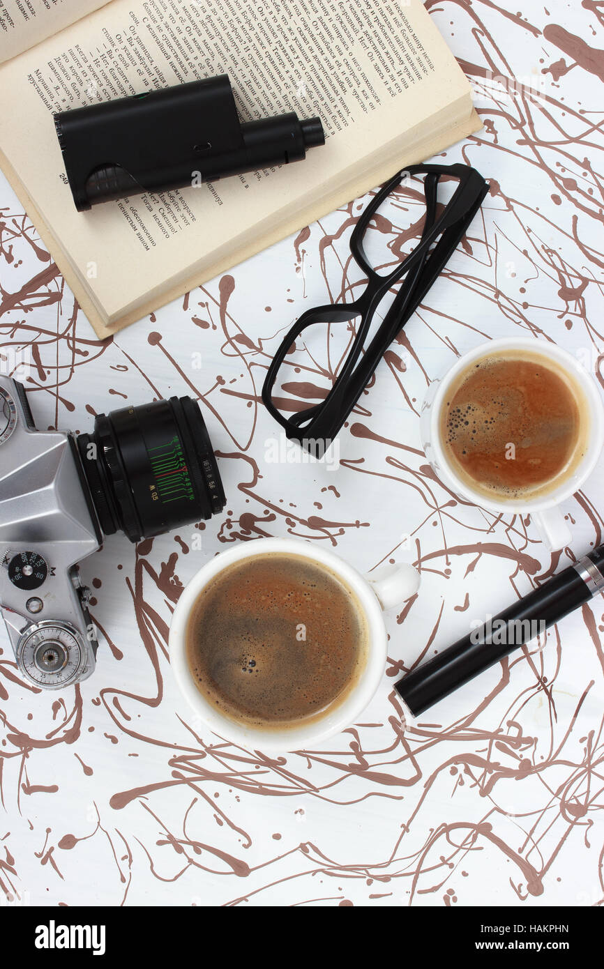 Vaping set and coffee on the dark table Stock Photo - Alamy