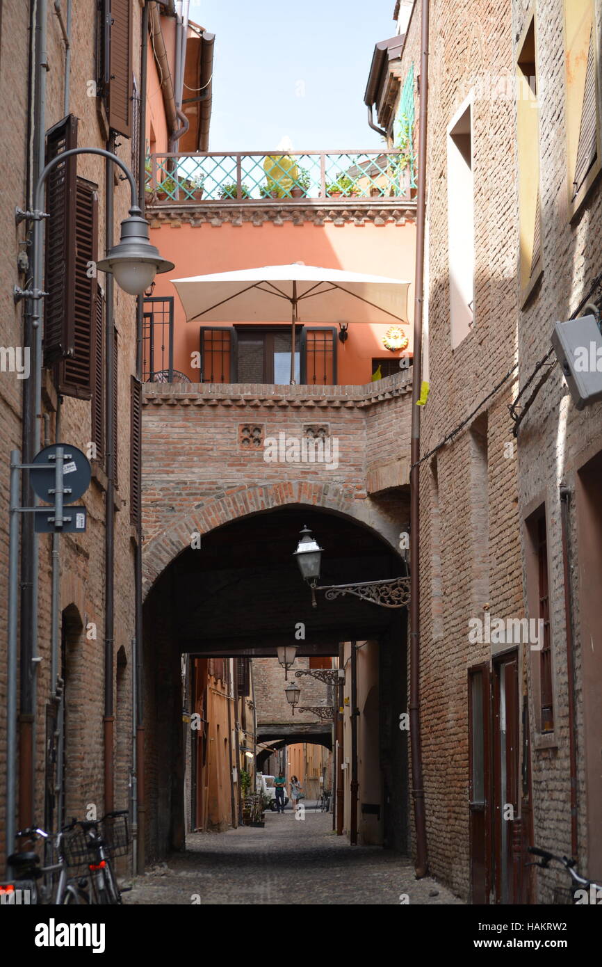 Bridge between buildings hi-res stock photography and images - Alamy
