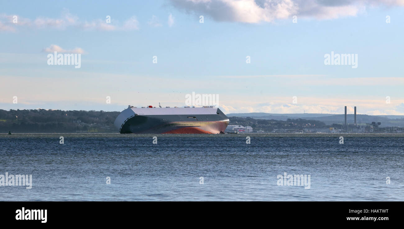 Hoegh Osaka cargo ship beached on shale bank off Southampton Water to ...