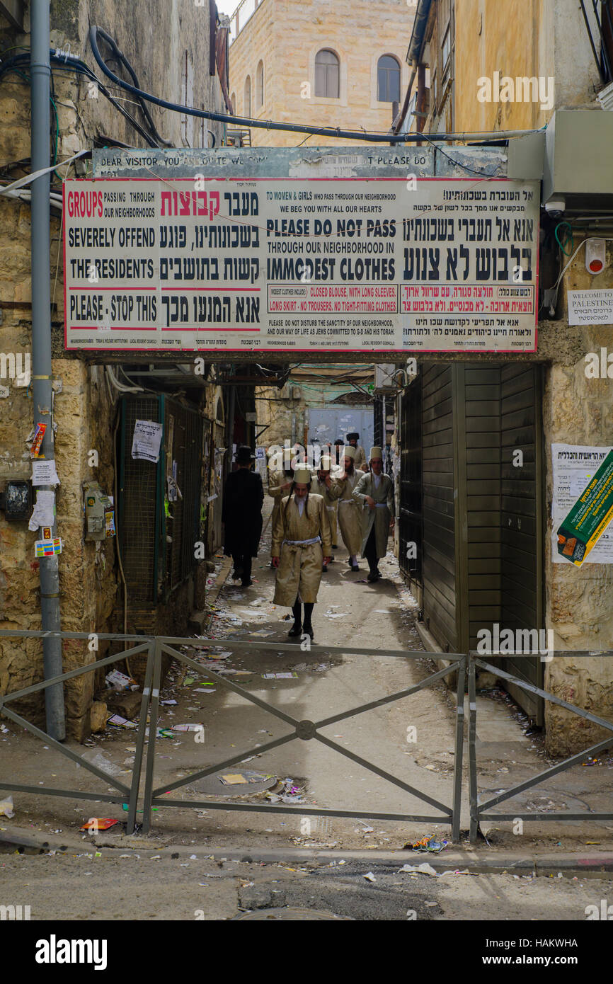 JERUSALEM, ISRAEL - MARCH 25, 2016: Street scene, with local orthodox ...
