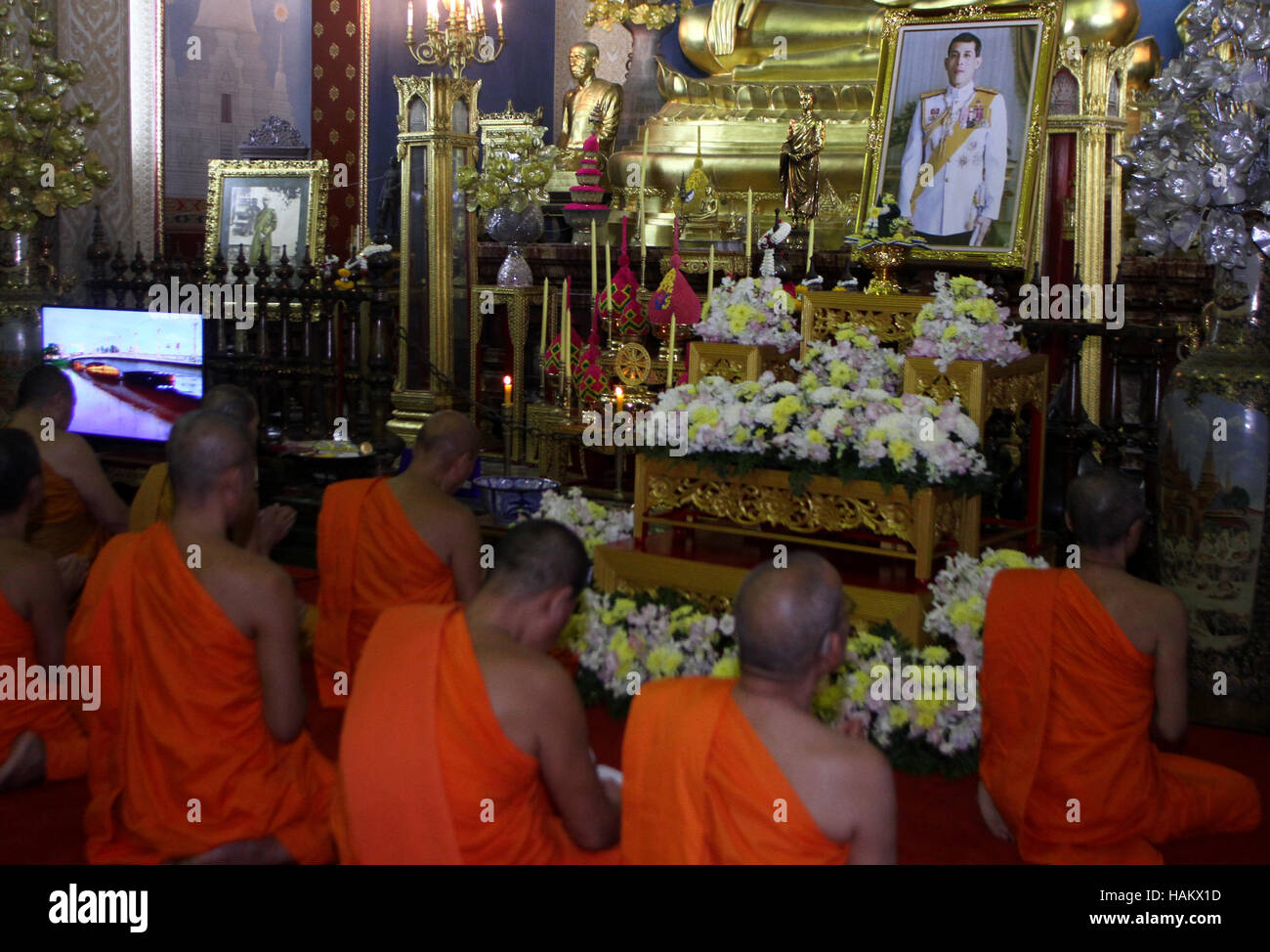 Bangkok, Thailand. 01st Dec, 2016. Thai Buddhist monks offer prayer in ...