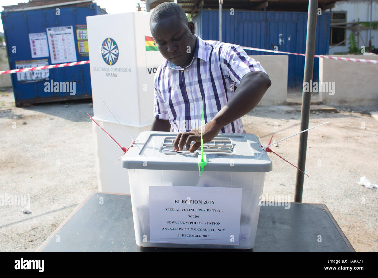 Voting in ghana hi-res stock photography and images - Alamy