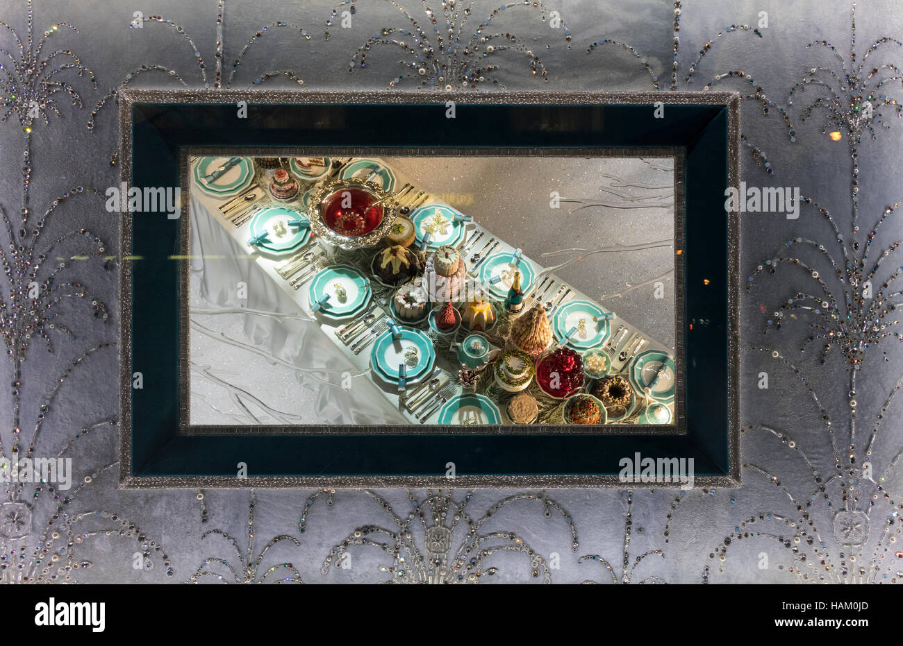 Tiffany & Co. window display on Fifth Avenue in New York City Stock ...