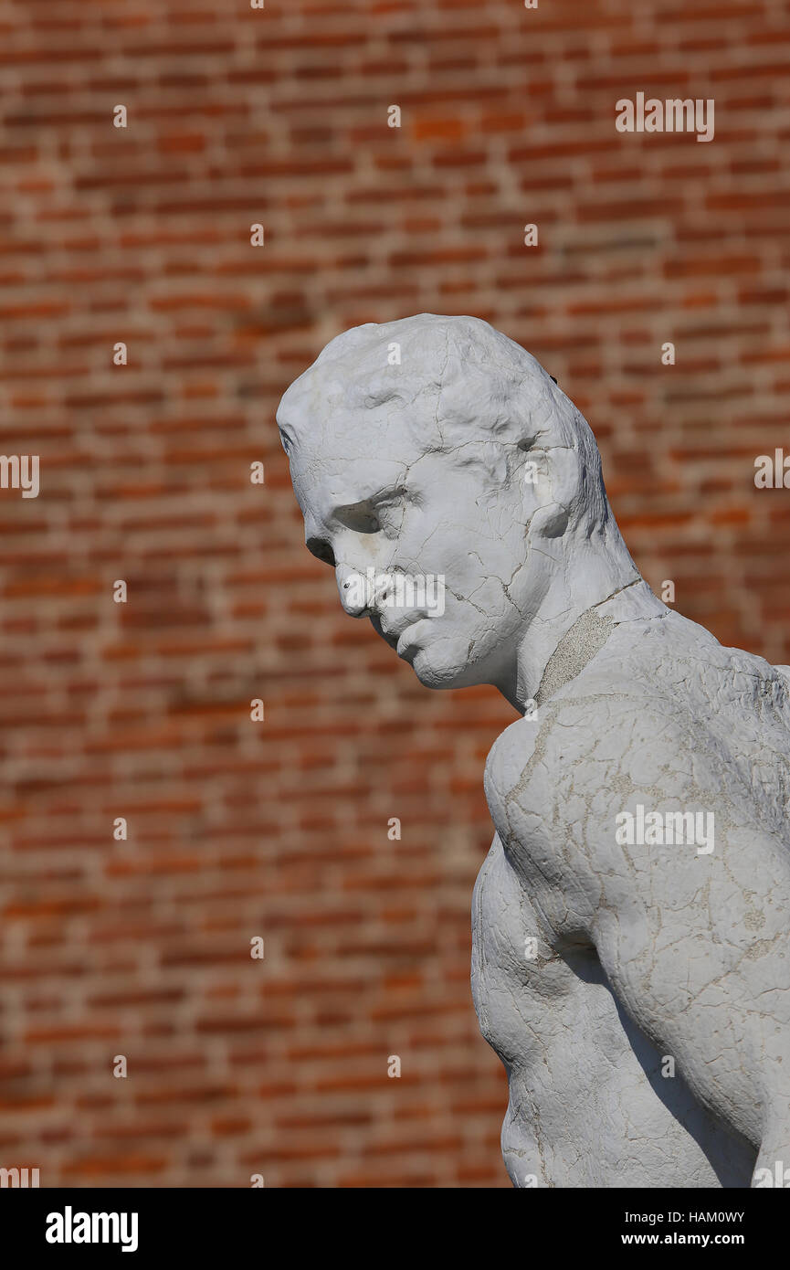 Thinking stone statue hi-res stock photography and images - Alamy