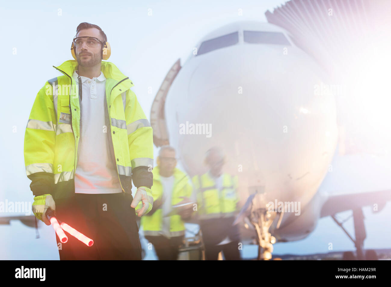 Airport ground crew signal hi-res stock photography and images - Alamy