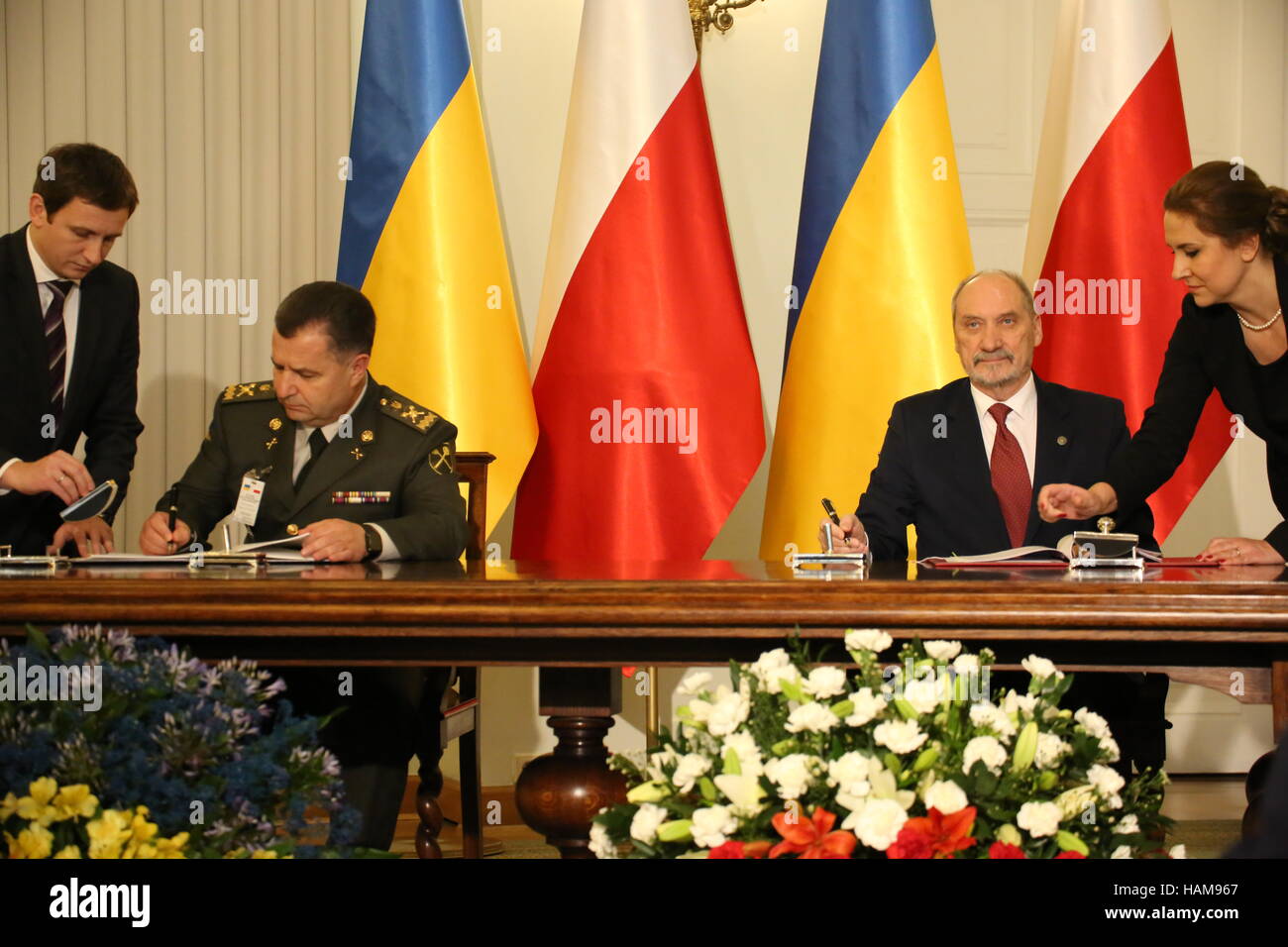 Warsaw, Poland. 02nd Dec, 2016. (R) Ministers of Defense Antoni ...