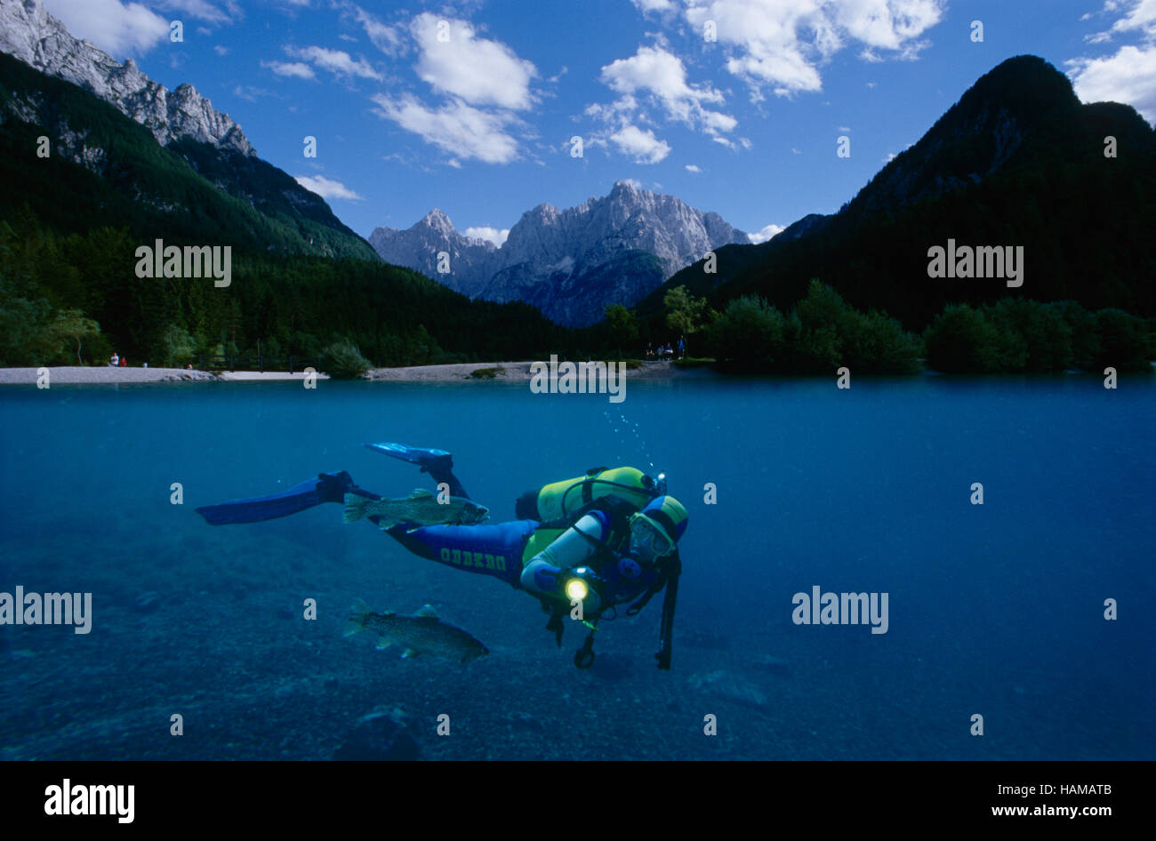 Scuba diver in action hi-res stock photography and images - Alamy