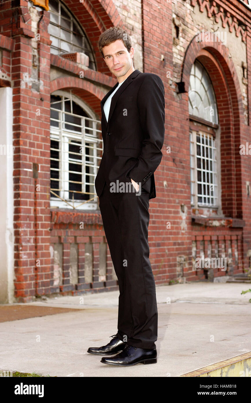 Man in suit full body hi-res stock photography and images - Alamy