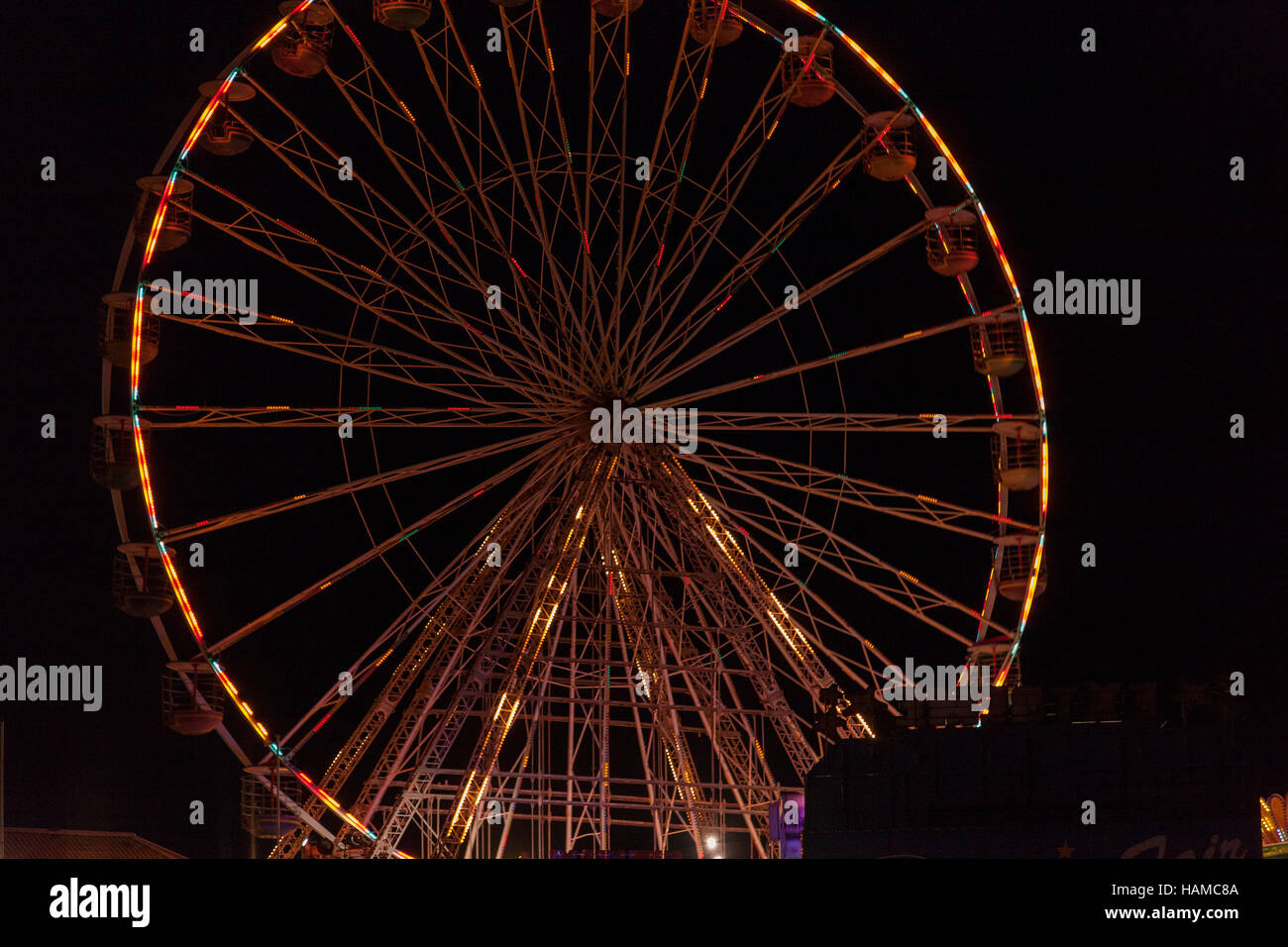 Ferris wheel central pier blackpool Stock Photo - Alamy