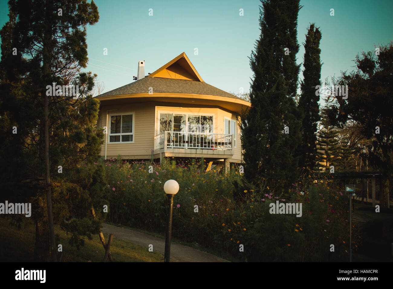 Cottage style hotel hi-res stock photography and images - Alamy