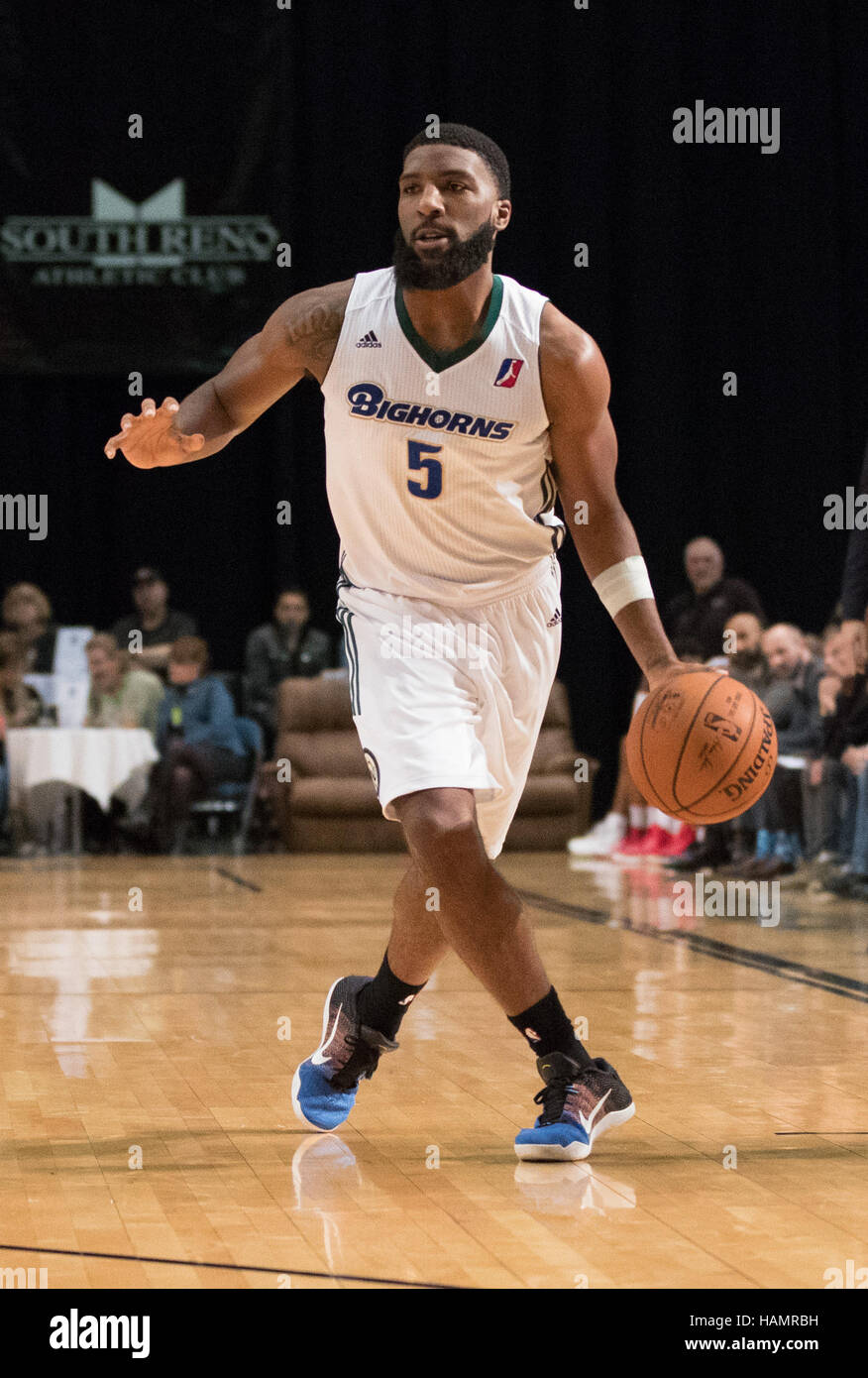 Reno, Nevada, USA. 1st Dec, 2016. Reno Bighorn Guard PE'SHON HOWARD (5 ...