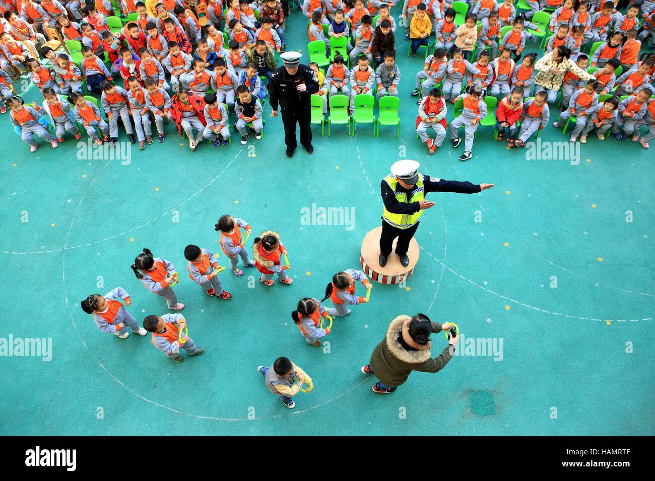 Using hand signals hi-res stock photography and images - Alamy