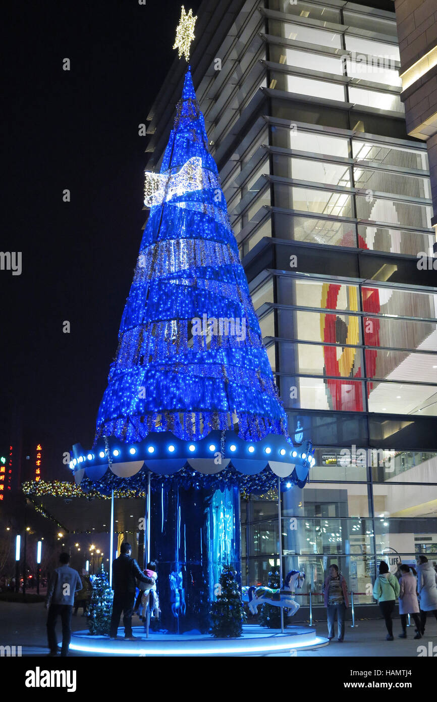 Xi'an, China's Shaanxi Province. 1st Dec, 2016. Christmas tree attracts ...