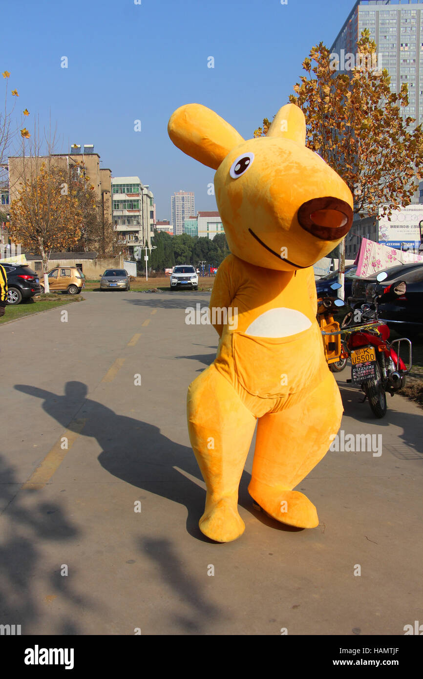 Xiaogan, China. 2nd Dec, 2016. A giant 'kangaroo' joins food delivery ...
