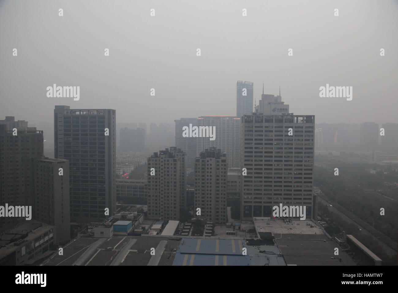 Xi'an, China. 2nd Dec, 2016. Weather. Heavy smog shrouds Xi'an, capital ...