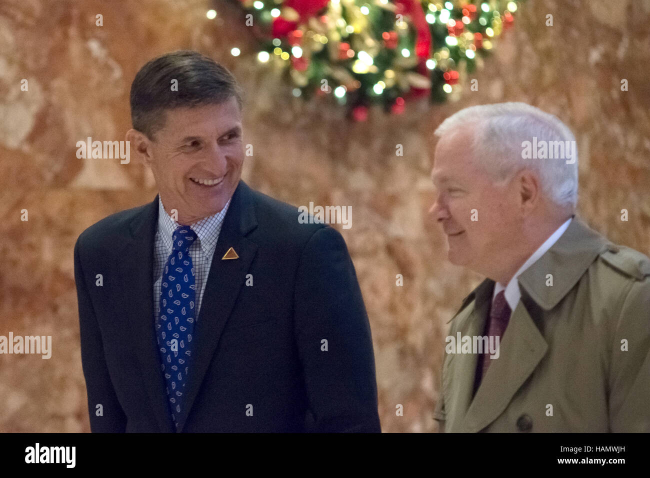 US Lieutenant General Michael Flynn (L) and Former US Secretary of ...