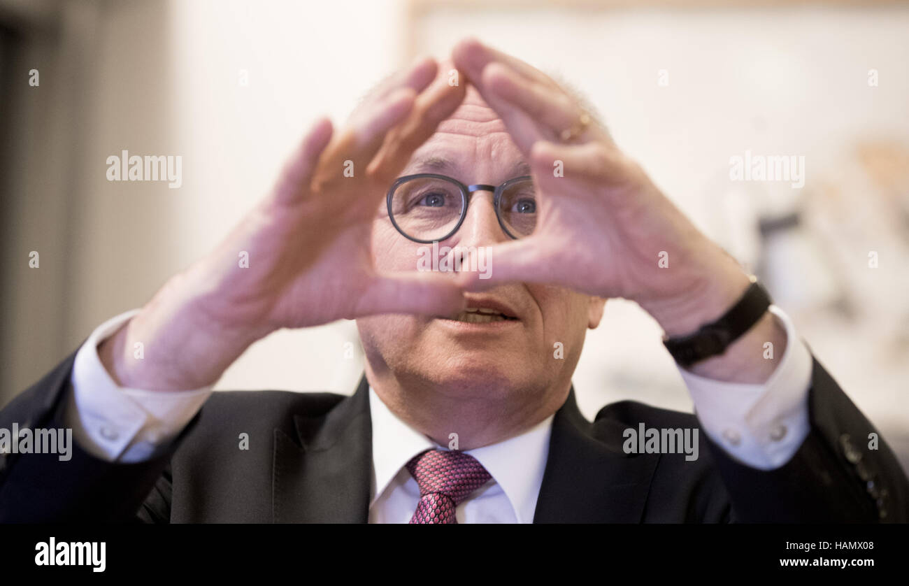 Berlin, Germany. 30th Nov, 2016. Union fraction head Volker Kauder (CDU ...
