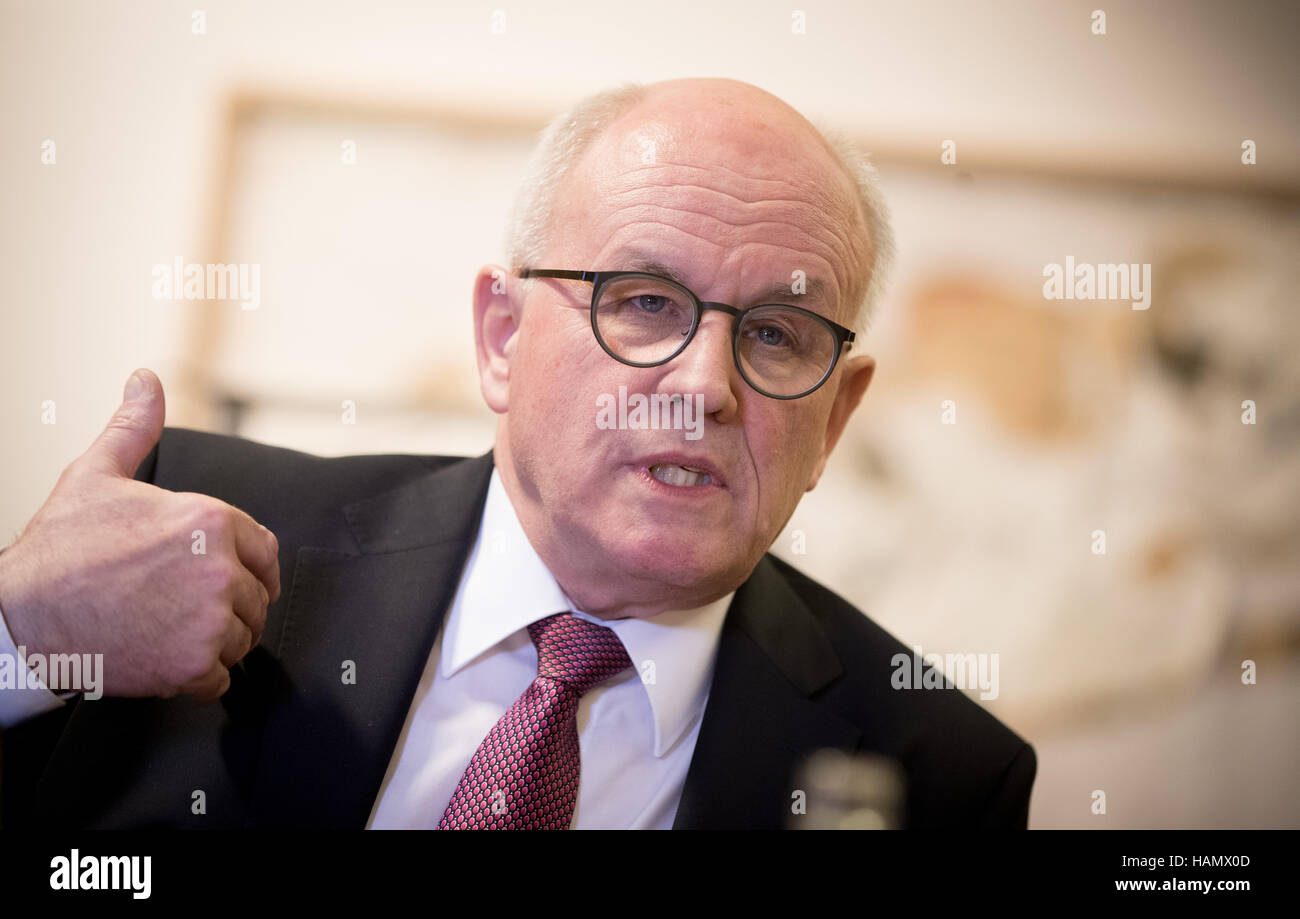 Berlin, Germany. 30th Nov, 2016. Union fraction head Volker Kauder (CDU ...