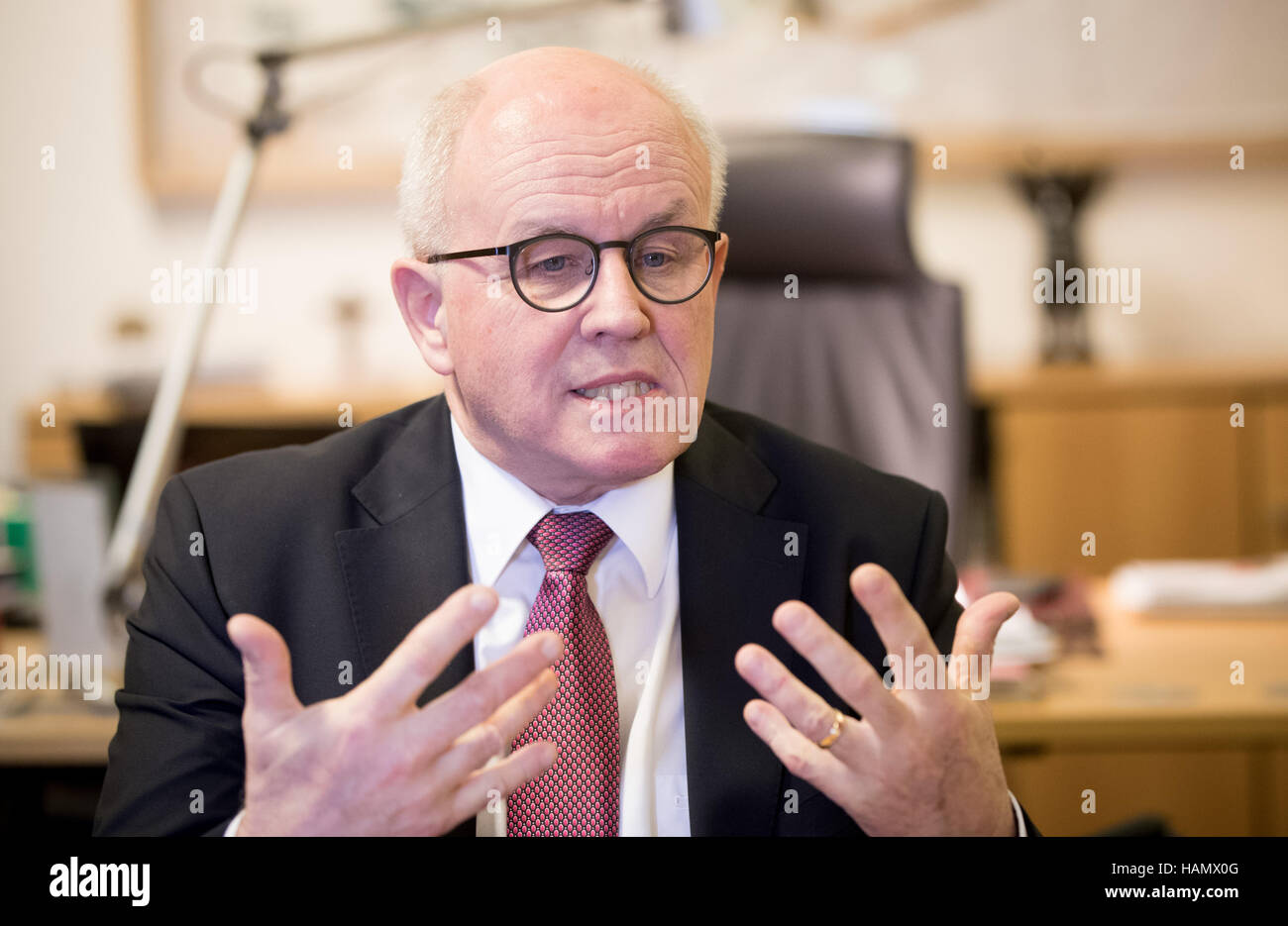 Berlin, Germany. 30th Nov, 2016. Union fraction head Volker Kauder (CDU ...