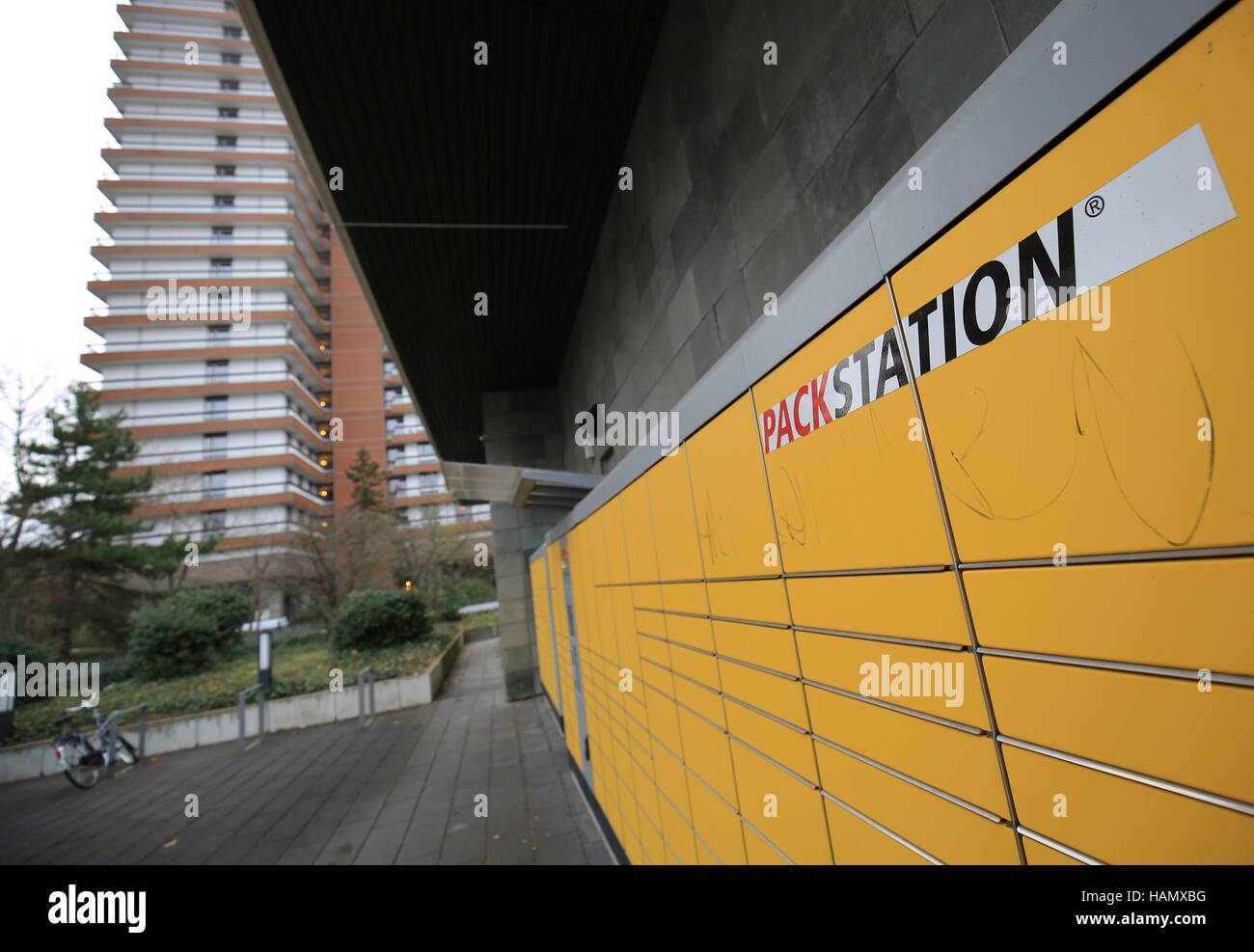 Cologne, Germany. 2nd Dec, 2016. View of a DHL parcel station in ...