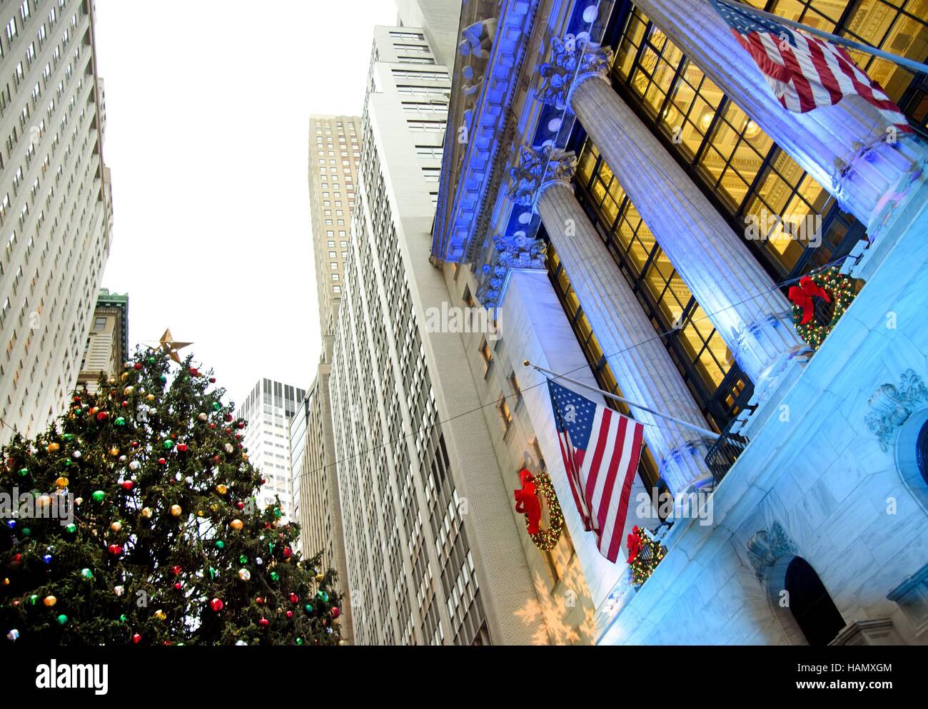 Ringing bell new york stock exchange hi-res stock photography and ...