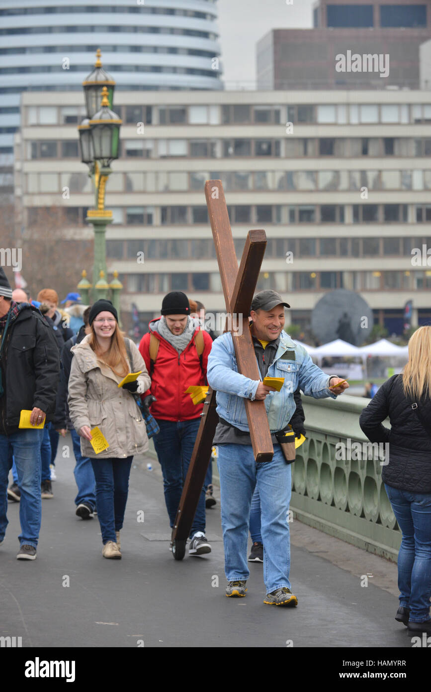 Westminster Bridge, London, UK. 2nd Dec, 2016. A man carrying cross ...