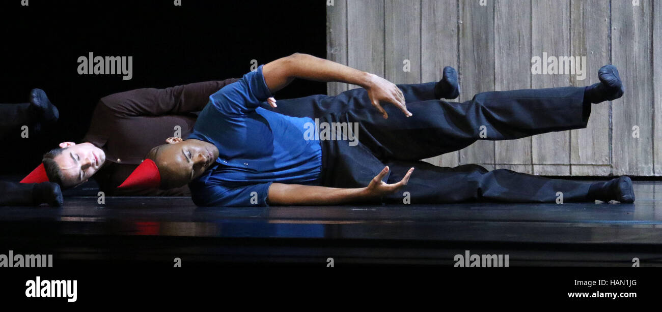 New York, USA. 2nd Dec, 2016. Dancers from the Alvin Ailey American ...
