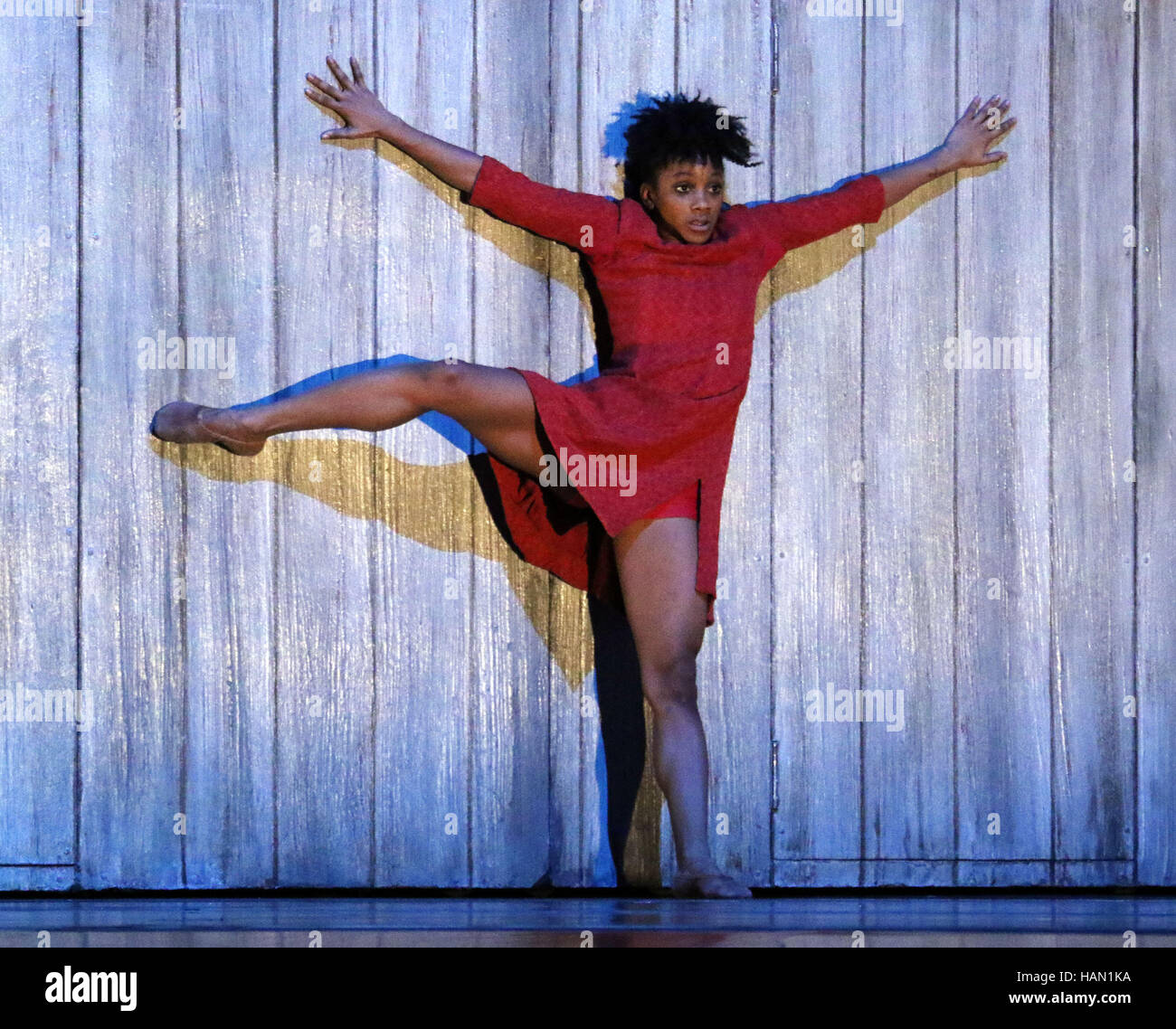 New York, USA. 2nd Dec, 2016. Dancers from the Alvin Ailey American ...