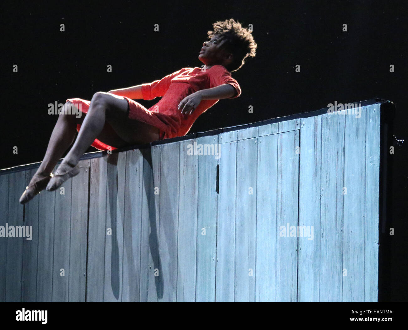 New York, USA. 2nd Dec, 2016. Dancers from the Alvin Ailey American ...