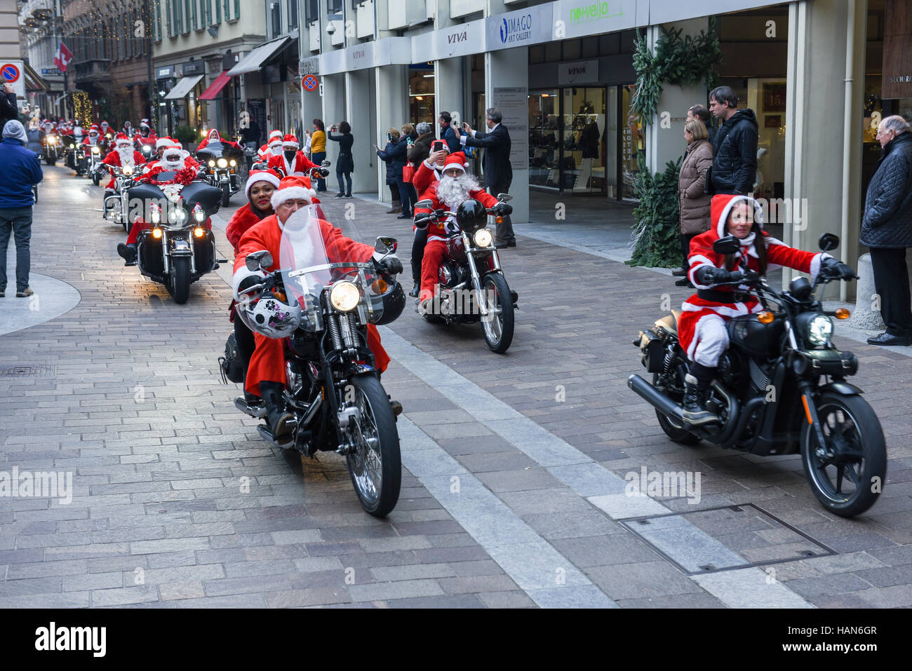 Santa claus riding a harley davidson hi-res stock photography and ...