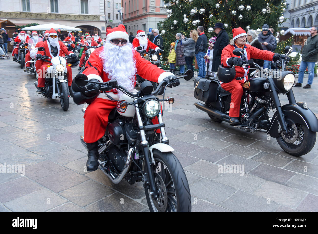 Santa claus riding a harley davidson hi-res stock photography and ...